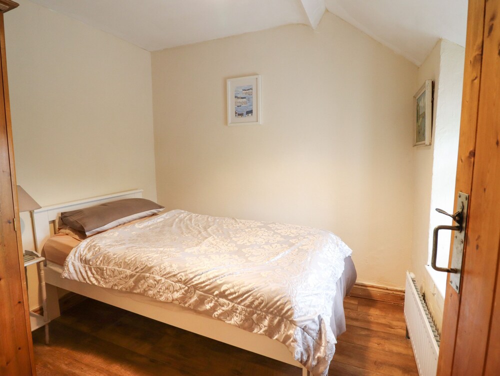 GWENALLT, pet friendly, character holiday cottage in Malltraeth ...