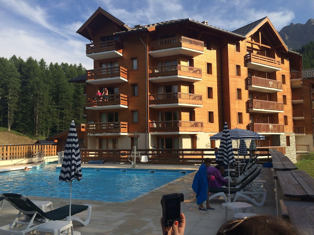 Vars Les Claux beautiful Apart. 2 c. 6 beds at the foot of the slopes ...