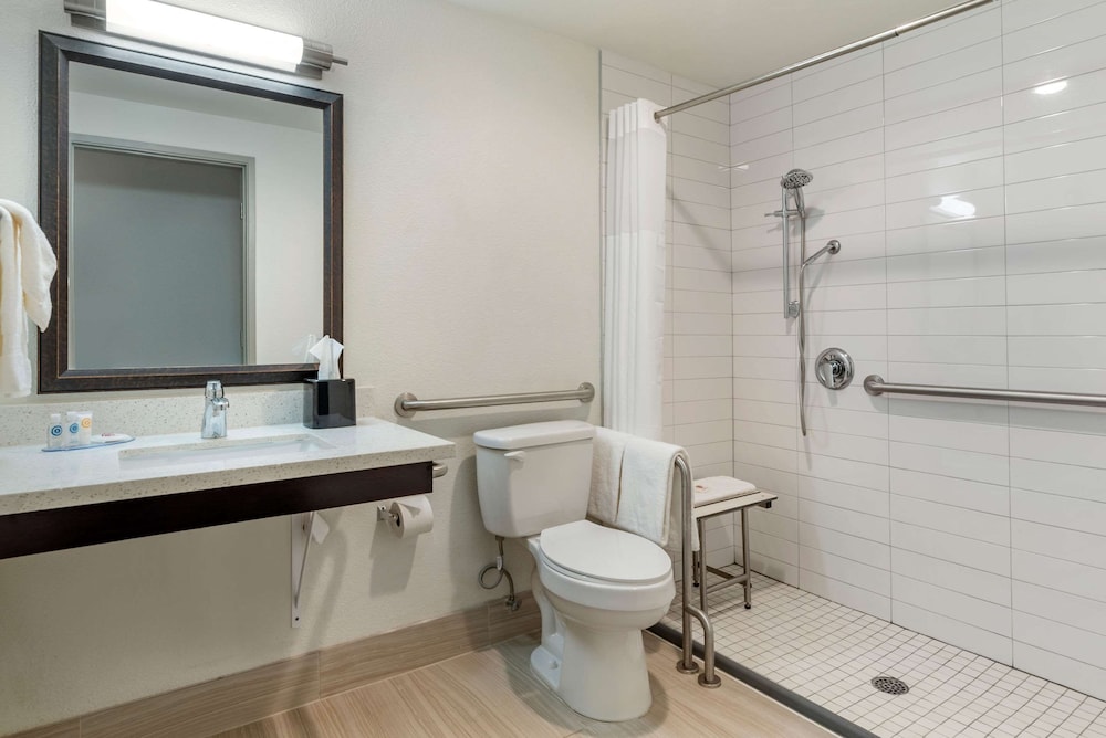 Comfort Inn & Suites Tigard near Washington Square in Portland | Best ...