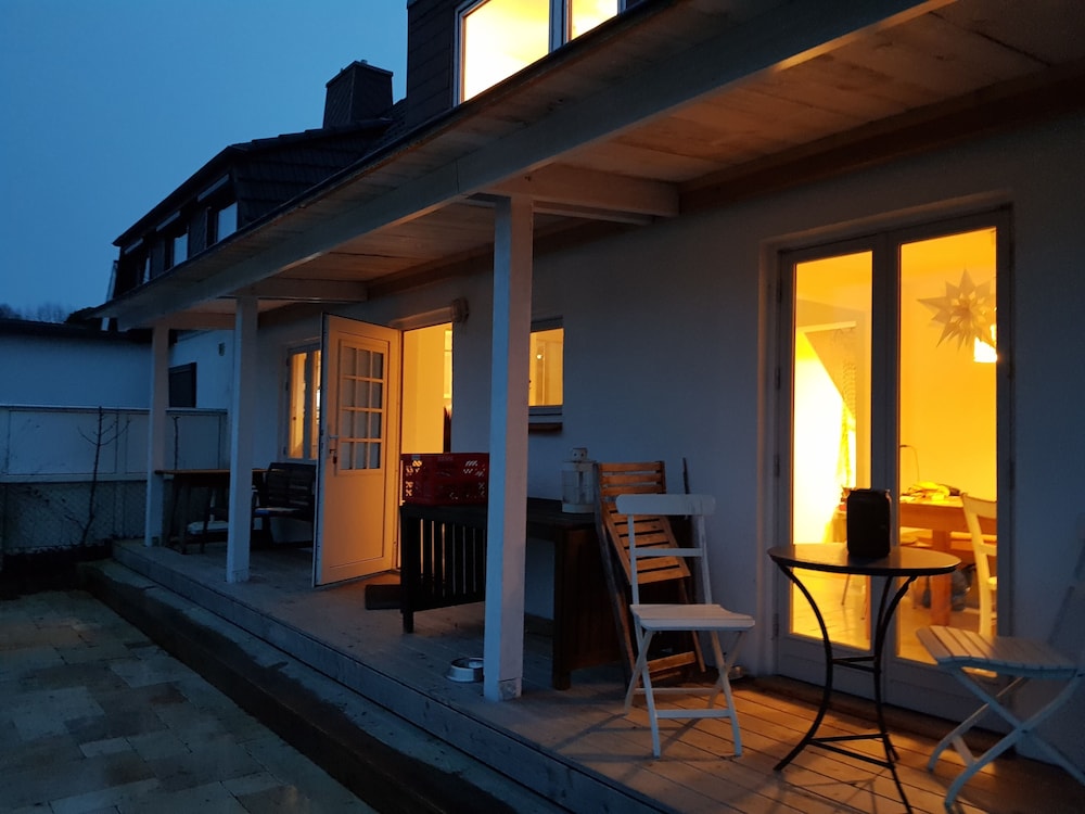 Ferienhaus mit großem Garten am Strand der Kieler Förde - Heikendorf ...