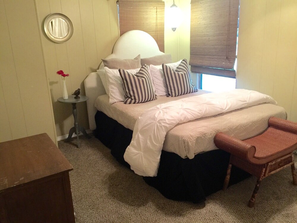 Sanders Island View Beach Home only 3 blocks to the beach! - Marshall ...