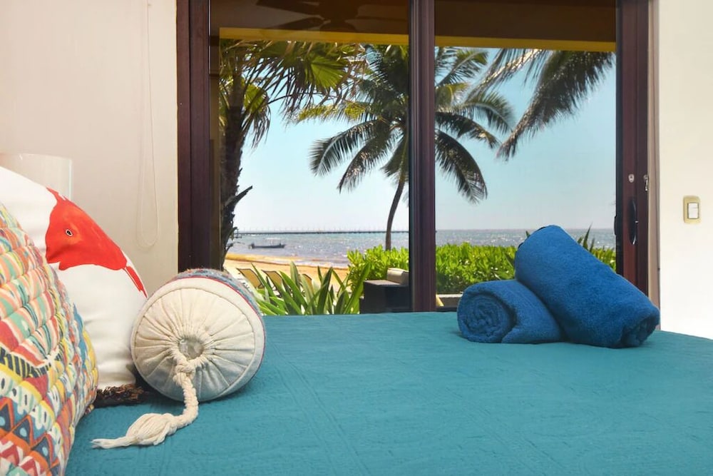 El Faro Reef 101-True Beachfront -Relax Unwind -Susan Mattingly - Playa ...