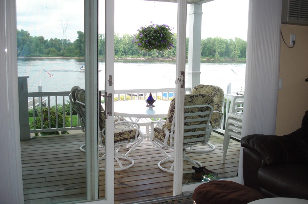 Waterfront Condo steps from the Mississippi River - Wabasha | Vrbo