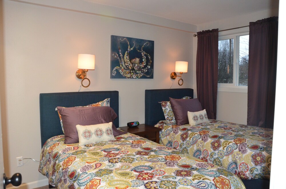 The Beach Barn - Puget Sound Low Bank Waterfront, Case Inlet in Allyn ...