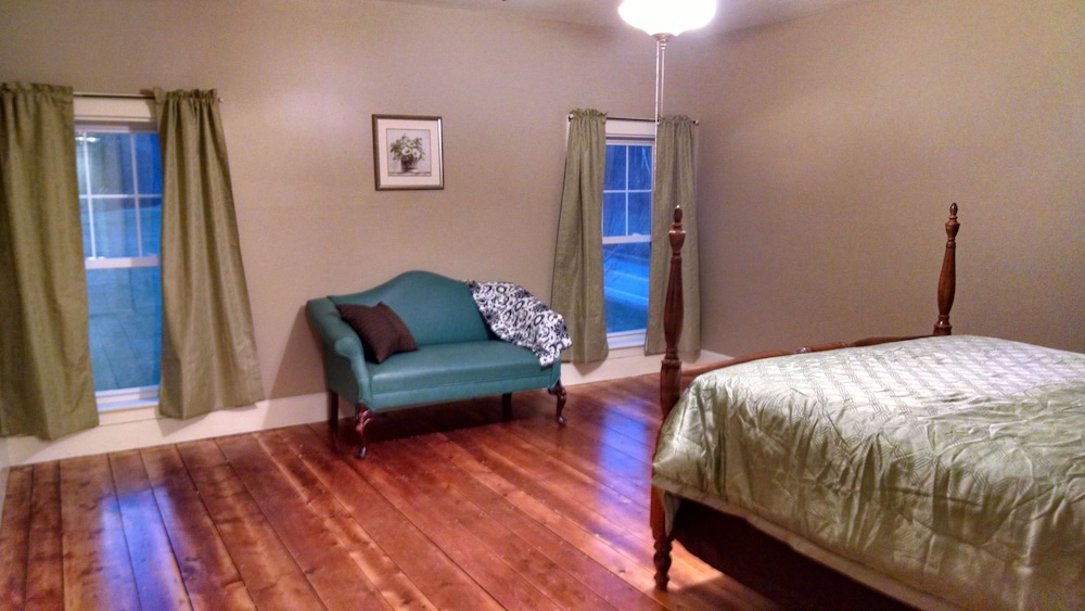 1855 Farmhouse l Fully Restored with 5 Bedrooms - Family and Pet ...