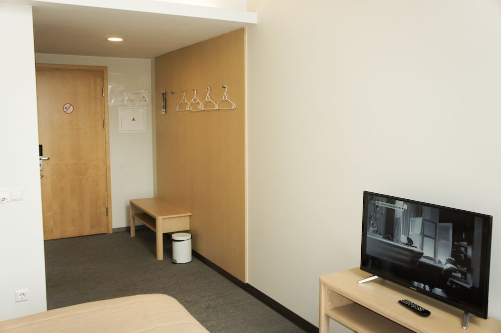 Room Deals for Zaliasis slenis - Self check-in hotel, Aukštkiemiai ...