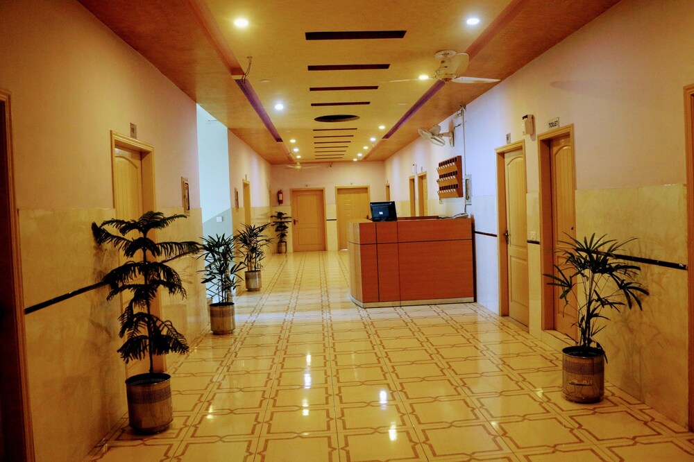 Qatar Banquet Hall & Hotel, Bahawalpur: Room Prices & Reviews | Travelocity