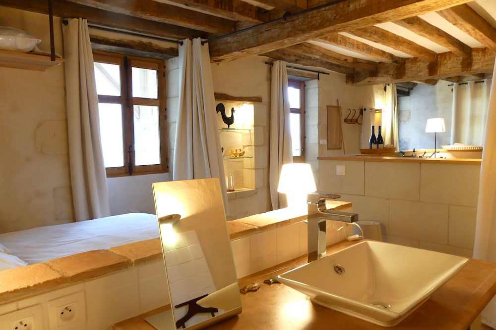 The Sonnay Castle Lodge, near Chinon: 4 **** cottage for 2 - Cravant ...