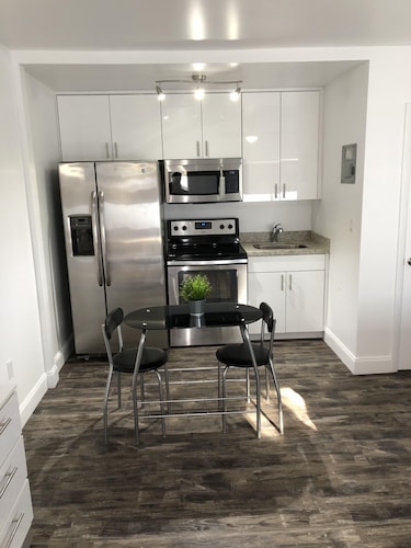 Nuevo Estudio Moderno Ubicado A 4 Millas Del Centro De Miami / Brickell - Miami, FL