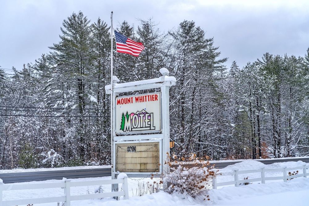 Mount Whittier Motel in Center Ossipee | Best Rates & Deals on Orbitz