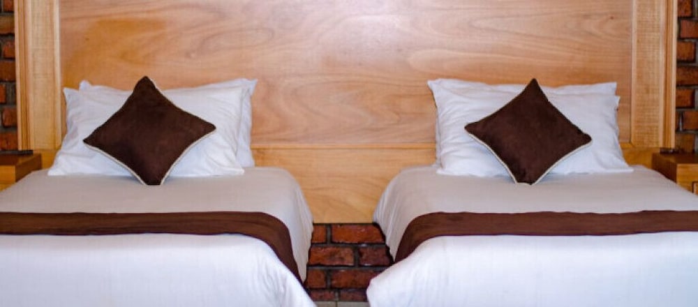 Stephen Margolis Resort, Harare: $76 Room Prices & Reviews | Travelocity