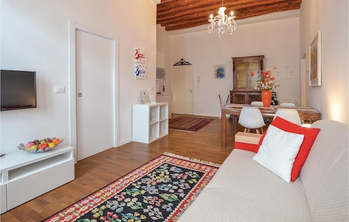 2 Bedroom Accommodation In Venezia (Ve) - Venice