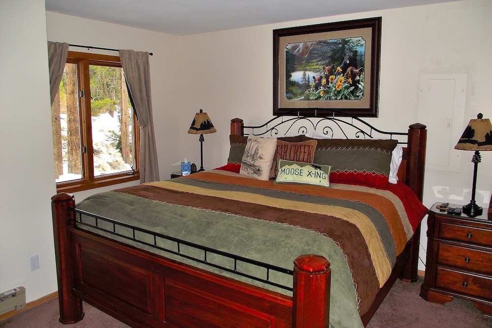 Mountain Views, Hiking, Outside Frnt Door- No Halls! Private Deck, New ...