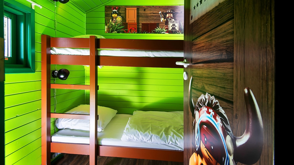 LEGOLAND Wilderness Barrels & Cabins: NZ$193 Deals & Reviews (Billund ...