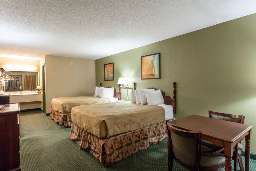 Angel Inn near IMAX, Branson: $56 Room Prices & Reviews | Travelocity