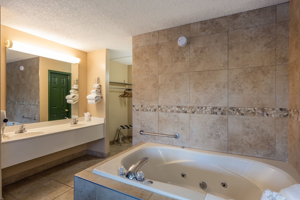 Angel Inn near IMAX, Branson: $56 Room Prices & Reviews | Travelocity