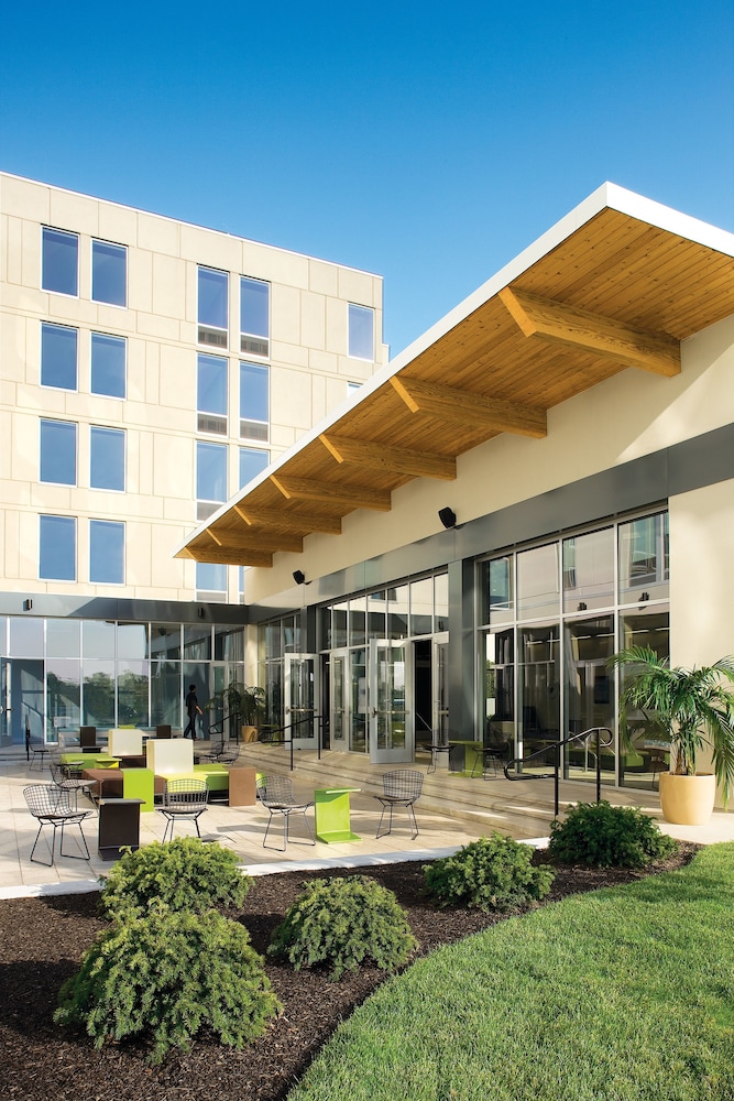 Aloft Portland Airport at Cascade Station in Portland | Best Rates ...