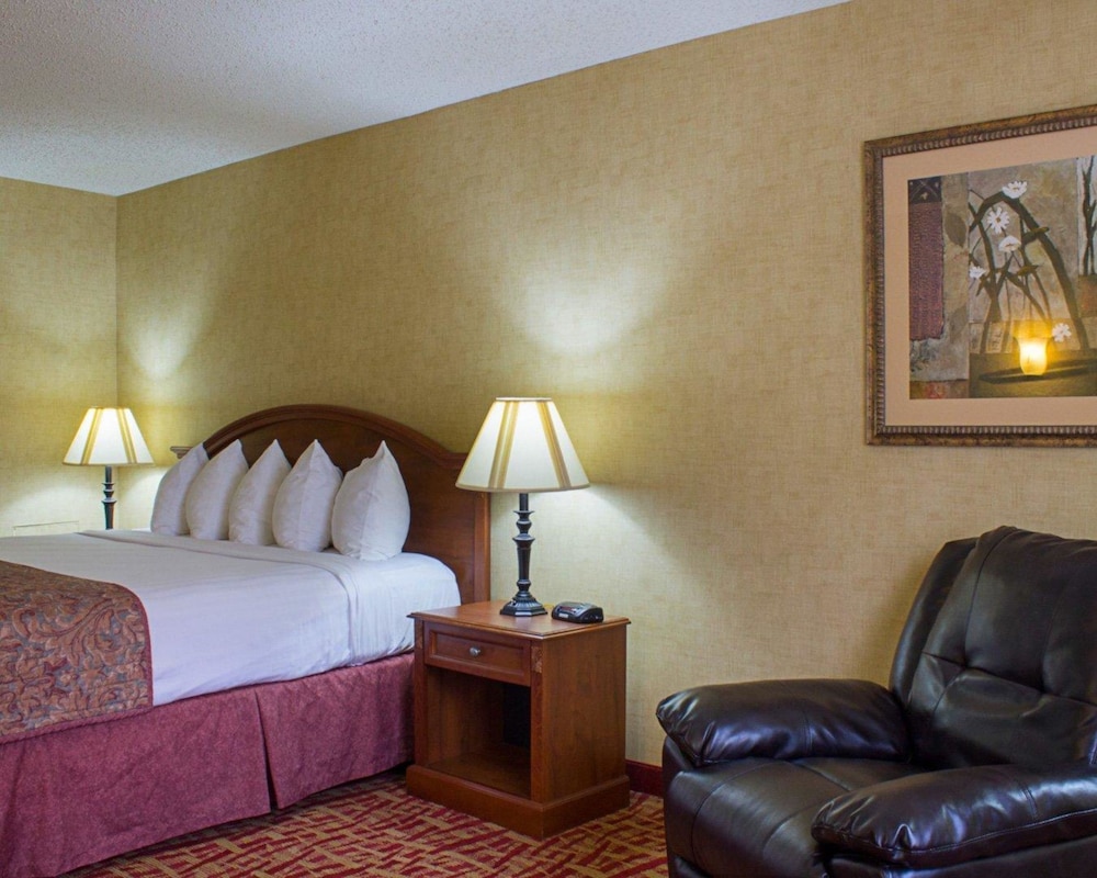 Rodeway Inn Columbia Mall Loop in Grand Forks | Best Rates & Deals on ...