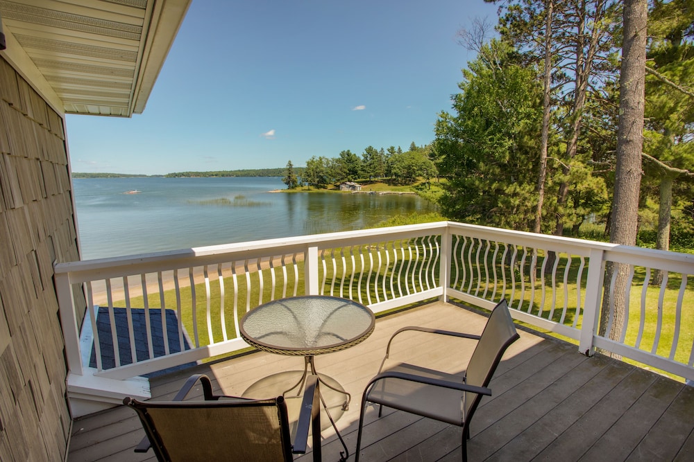 Chase On The Lake Resort Hotel in Walker, MN | Expedia