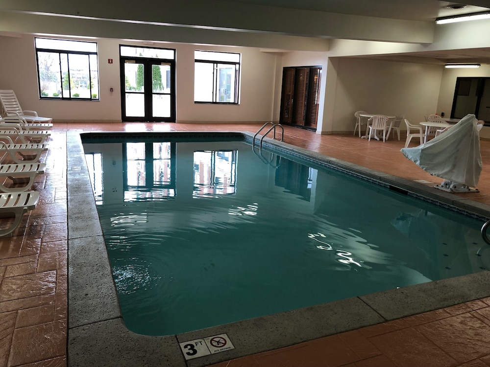 Wingate by Wyndham Dayton - Fairborn in Fairborn | Best Rates & Deals ...