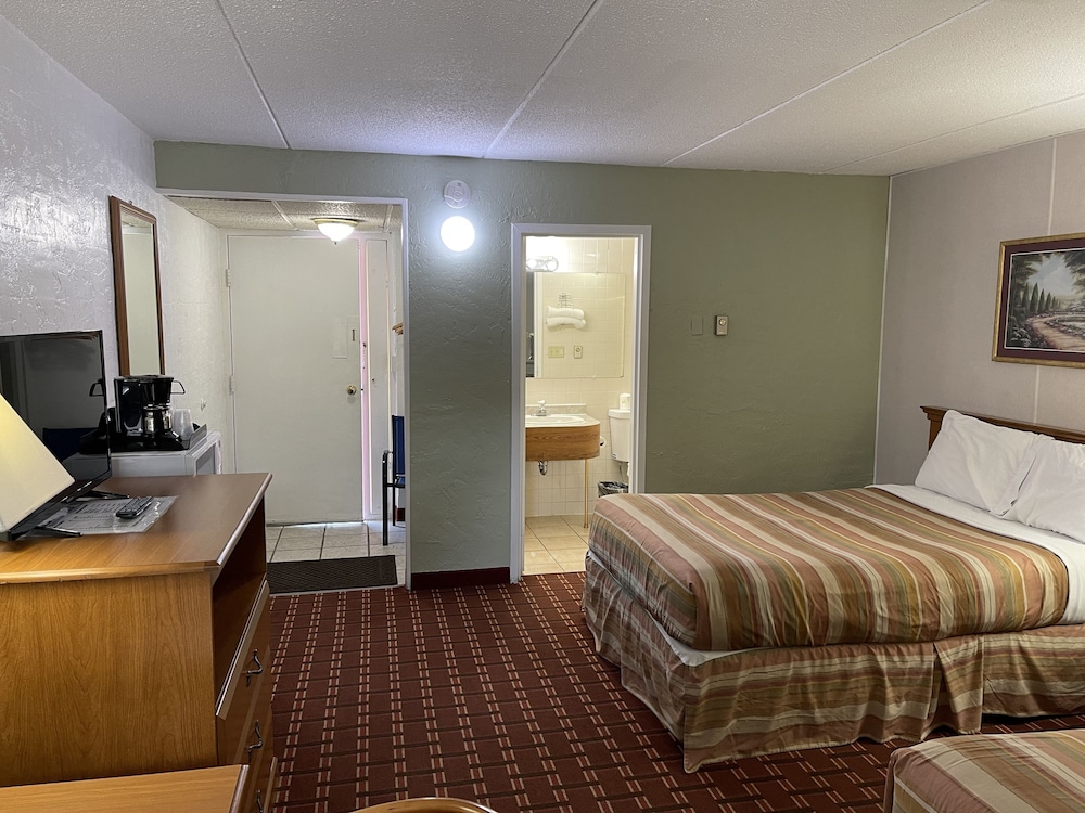 The Autumn Inn, Bennington: $85 Room Prices & Reviews | Travelocity