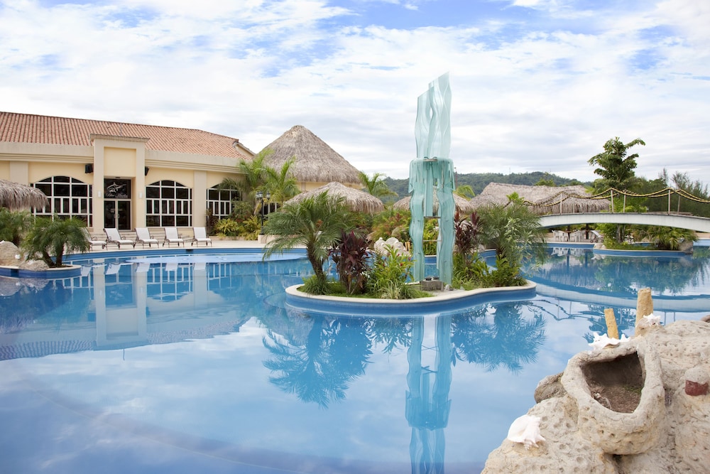 La Ensenada Beach Resort - All Inclusive in Tela | Best Rates & Deals ...