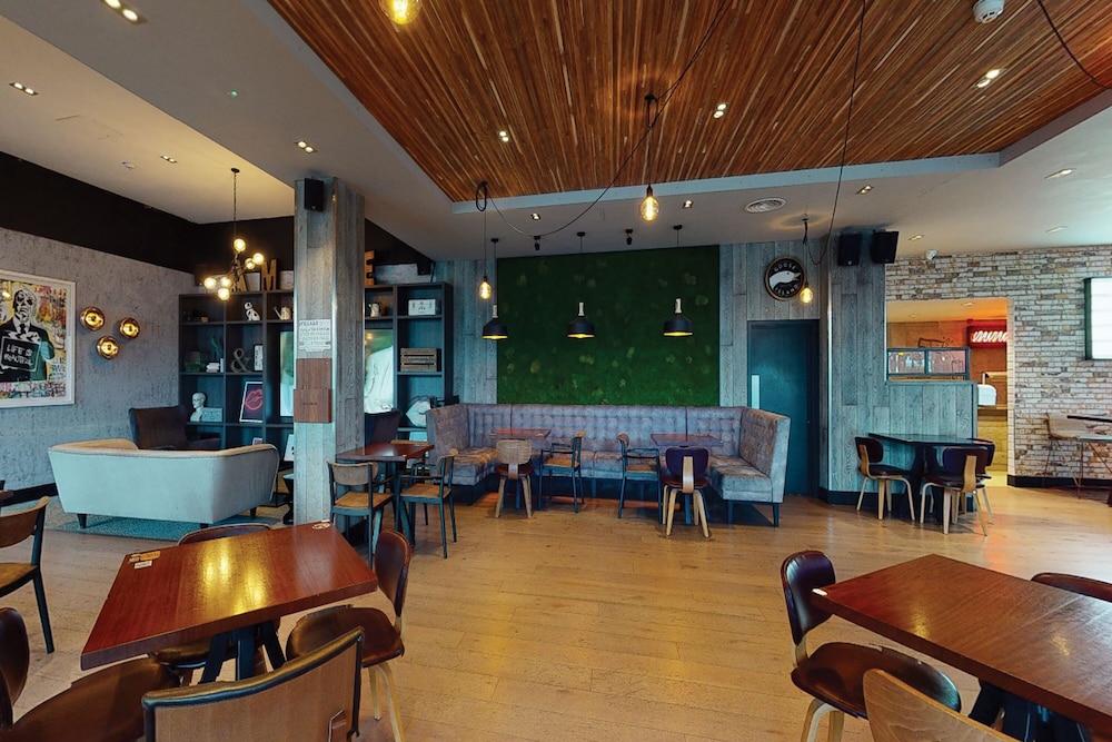 Village Hotel Farnborough in Farnborough | Best Rates & Deals on Orbitz