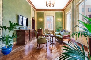 Book Hotel Locarno in Rome | Hotels.com