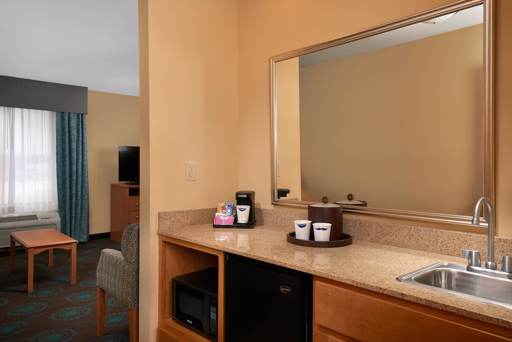 Hampton Inn & Suites Canton in Canton | Best Rates & Deals on Orbitz