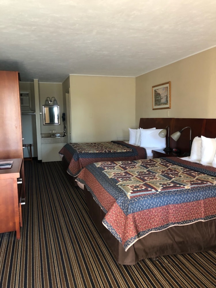 Harvest Drive Family Inn in Gordonville | Best Rates & Deals on Orbitz