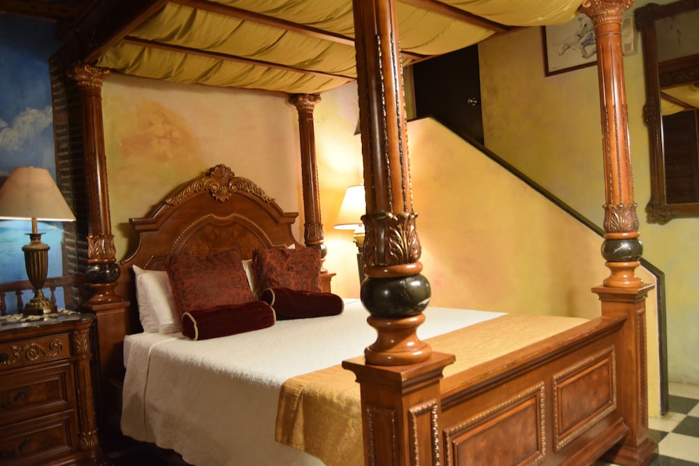 The Gallery Inn in San Juan | Best Rates & Deals on Orbitz