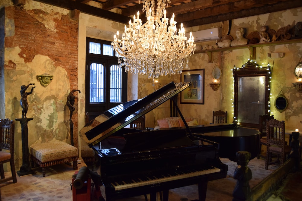 The Gallery Inn in San Juan | Best Rates & Deals on Orbitz