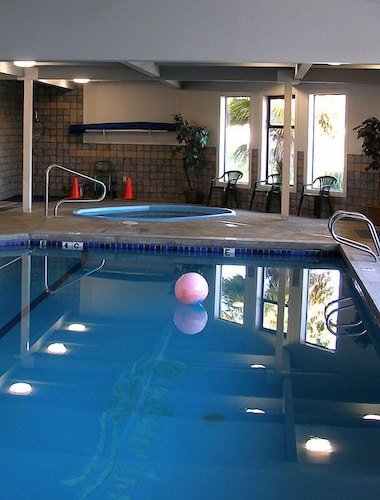 Edgewater Inn Coos Bay, Coos Bay: $104 Room Prices & Reviews | Travelocity