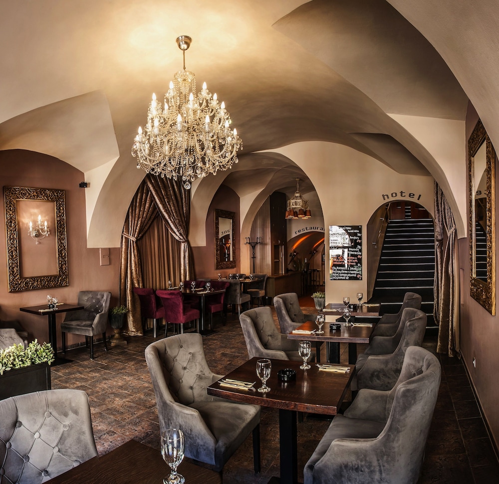 Rango: AU$161 Deals & Reviews (Plzen, CZE) | Wotif