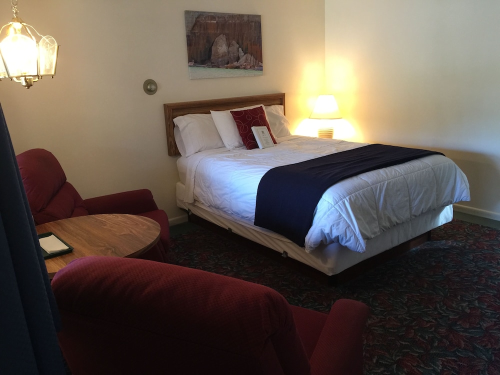 Cedar Motor Inn in Marquette | Hotel Rates & Reviews on Orbitz