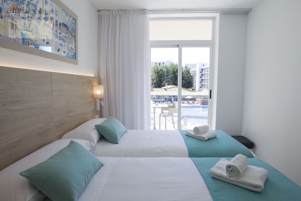 Aparthotel CYE Holiday Centre: AU$121 Deals & Reviews (Salou, ESP) | Wotif