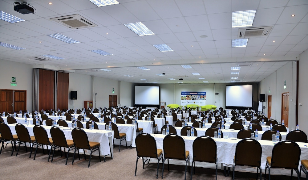 Cresta Lodge - Harare in Harare | Best Rates & Deals on Orbitz