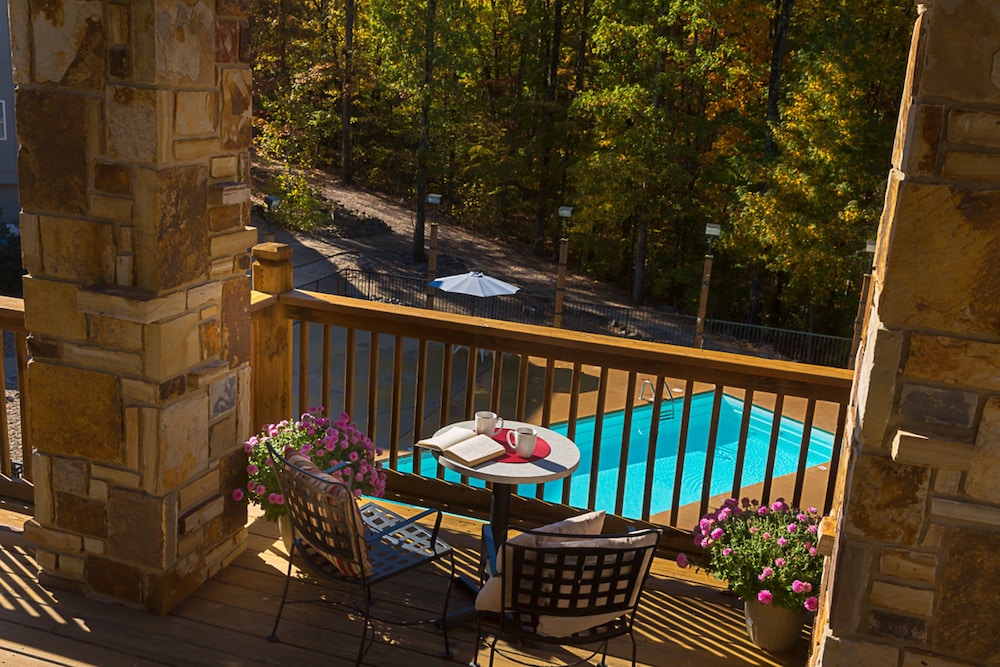 Los Lagos at Hot Springs Village a Ramada by Wyndham in Hot Springs ...