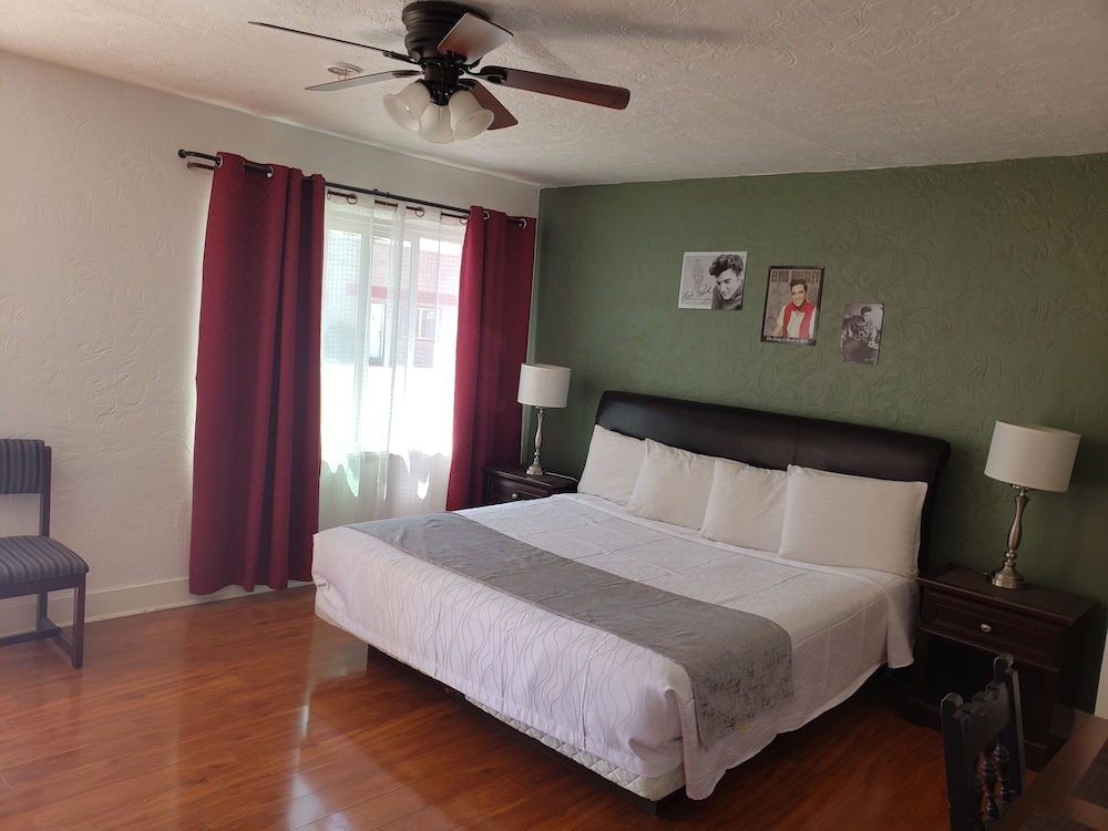 Deluxe Inn Motel in Seligman | Best Rates & Deals on Orbitz
