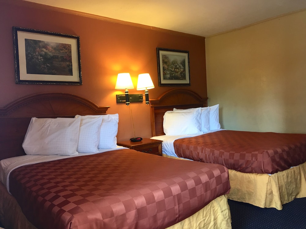 Red Carpet Inn in Stamford | Best Rates & Deals on Orbitz