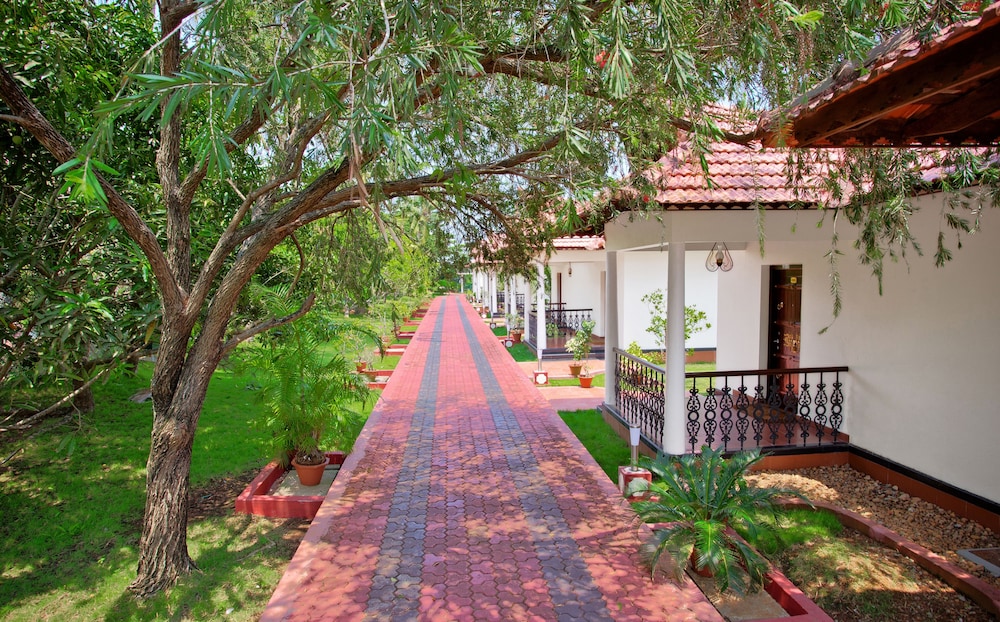 Sterling Lake Palace Alleppey in Ambalapuzha | Best Rates & Deals on Orbitz