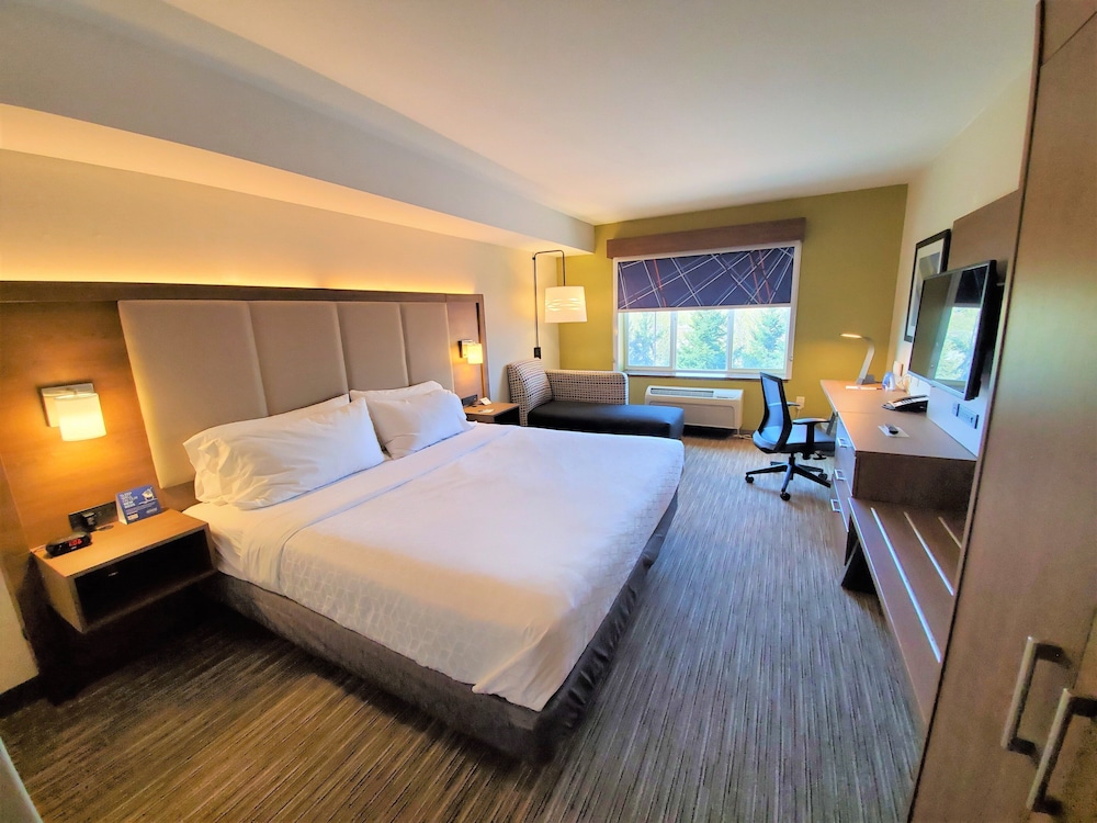 Holiday Inn Express & Suites Seattle North - Lynnwood, an IHG Hotel in ...