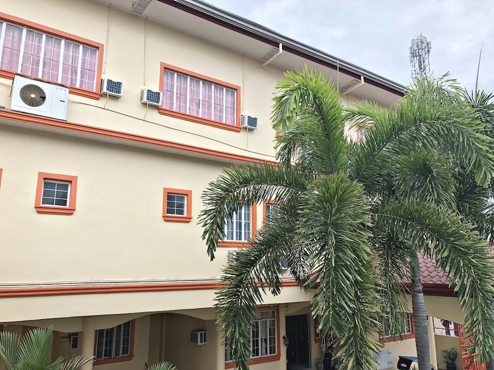 Praferosa Resort in Calamba | Best Rates & Deals on Orbitz