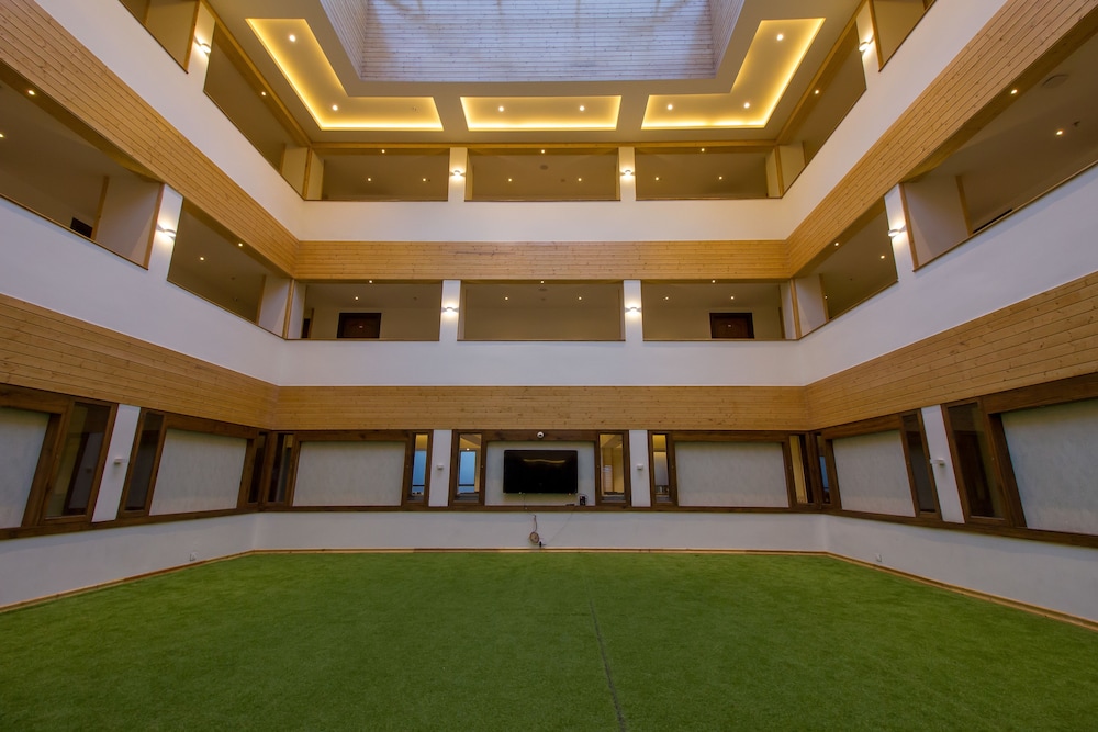 Jain Group Hotel Sanderling Resort & Spa, Darjeeling: Room Prices ...