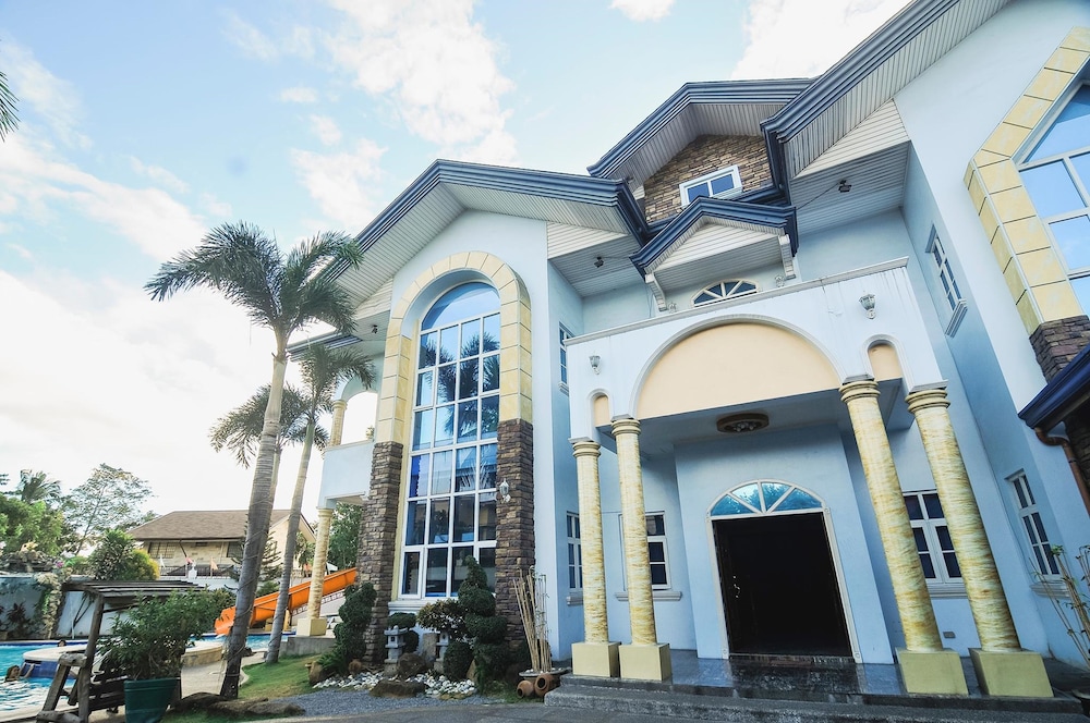 Villa Jhoana Resort in Angono | Best Rates & Deals on Orbitz
