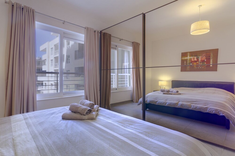 Seafront Lux Fort Cambridge wt Pool - Sliema | Abritel