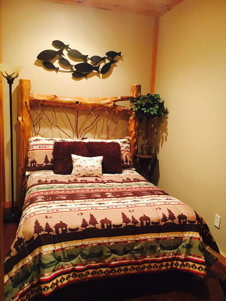Life is Better at The Conner Lodge No Cleaning Fees - Loudon County | Vrbo