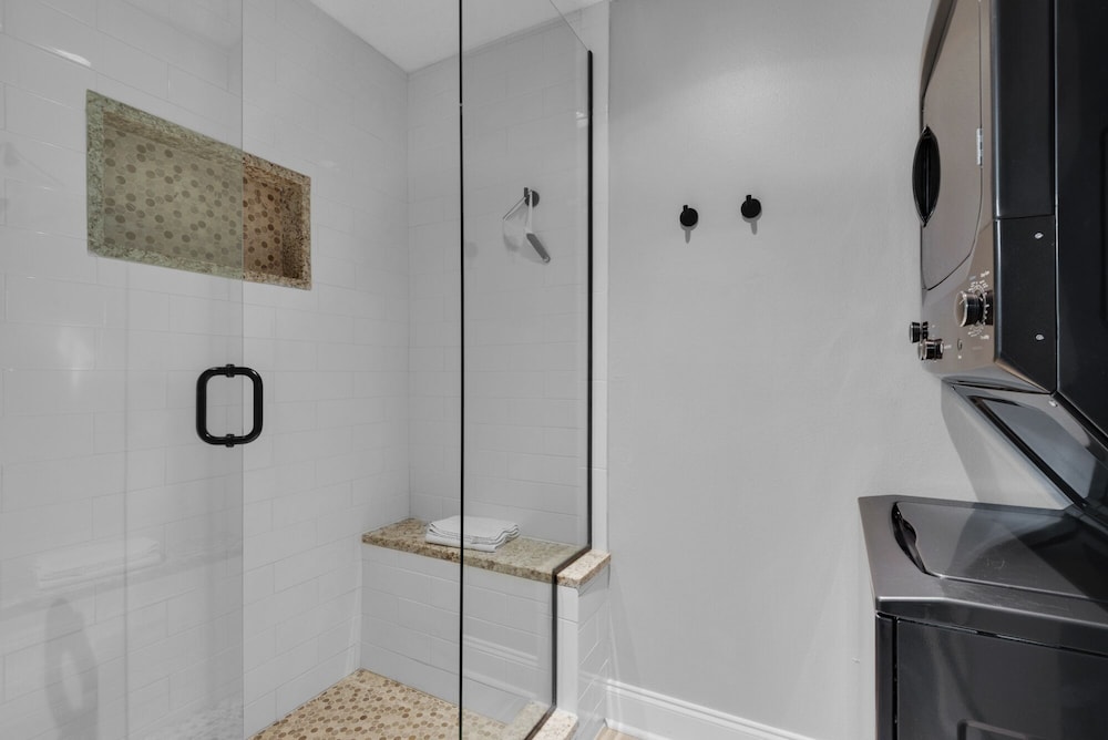 BeachFront, Bch Svc, pool, wifi, Kitchen, grill - Destin | Vrbo