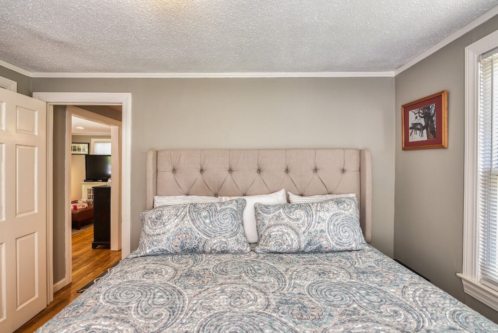 Komplett renoviertes Ferienhaus mit Seeblick, Southwick, MA - Southwick ...