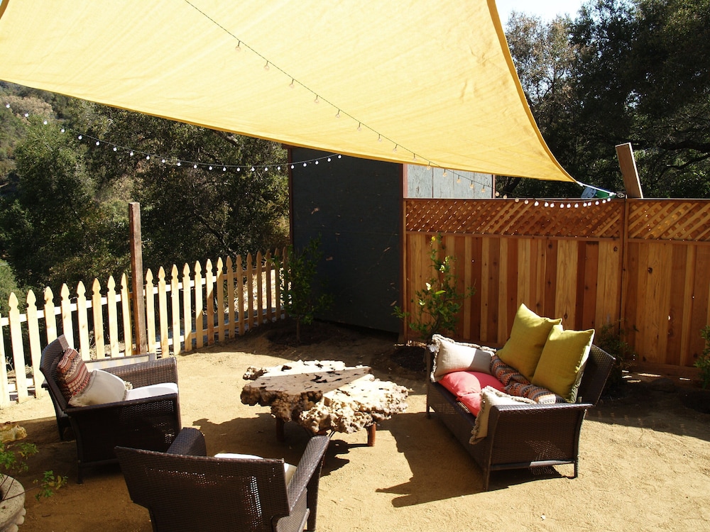 Little Topanga house with enormous views of Santa Monica Mountains ...